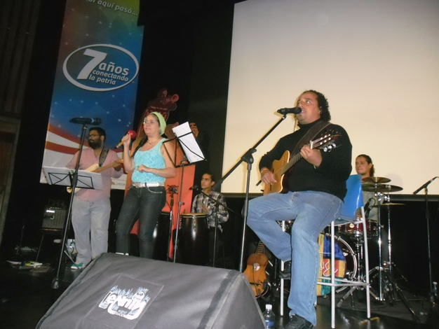 Alí Alejandro Primera trajo sus cantos de lucha – Alba Ciudad 96.3 FM