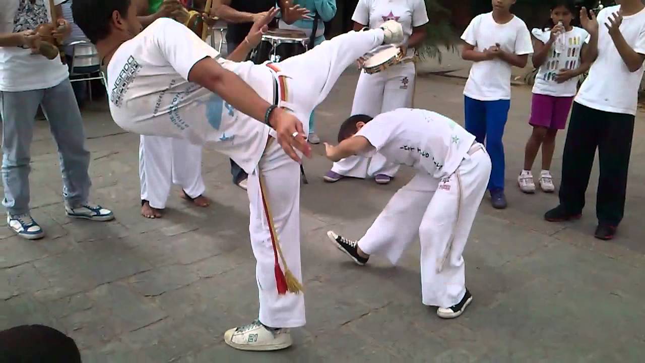 Clases de Capoeira nivel inicial realizan en la Casa de Rómulo Gallegos ...