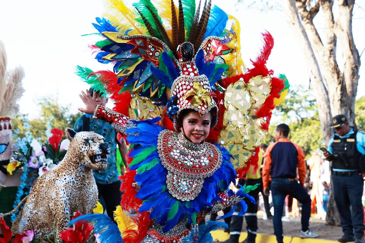 EN FOTOS: Carnavales de El Callao 2025, tradición y color al ritmo del ...