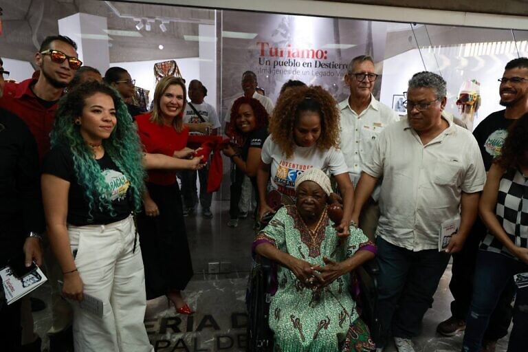 Inaugurada muestra fotográfica "Turiamo: Un Pueblo en Destierro ...