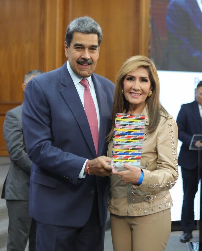 Jefe de Estado entregó Premio Nacional de Periodismo Simón Bolívar 2025 ...